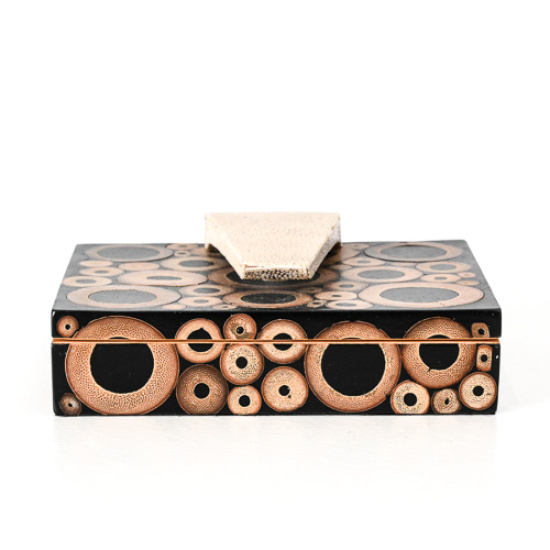 3details - R&Y Augousti box